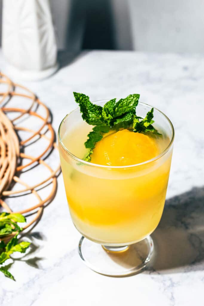 Passion Fruit Mint Lemonade Mocktail (Non-Alcoholic Mojito) - A ...