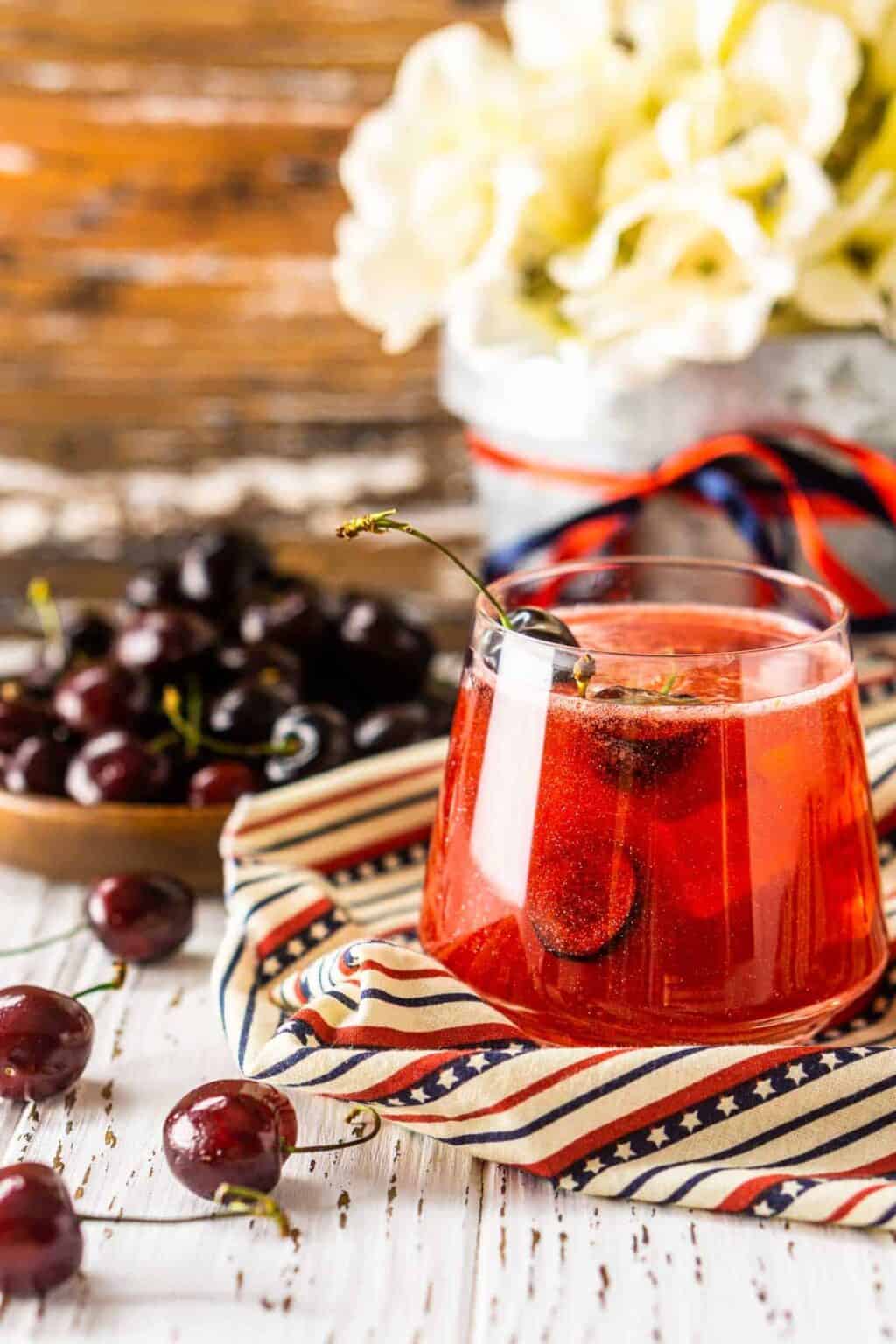 17 Glitter Cocktails to Add Sparkle to Your Night - A Grateful Meal